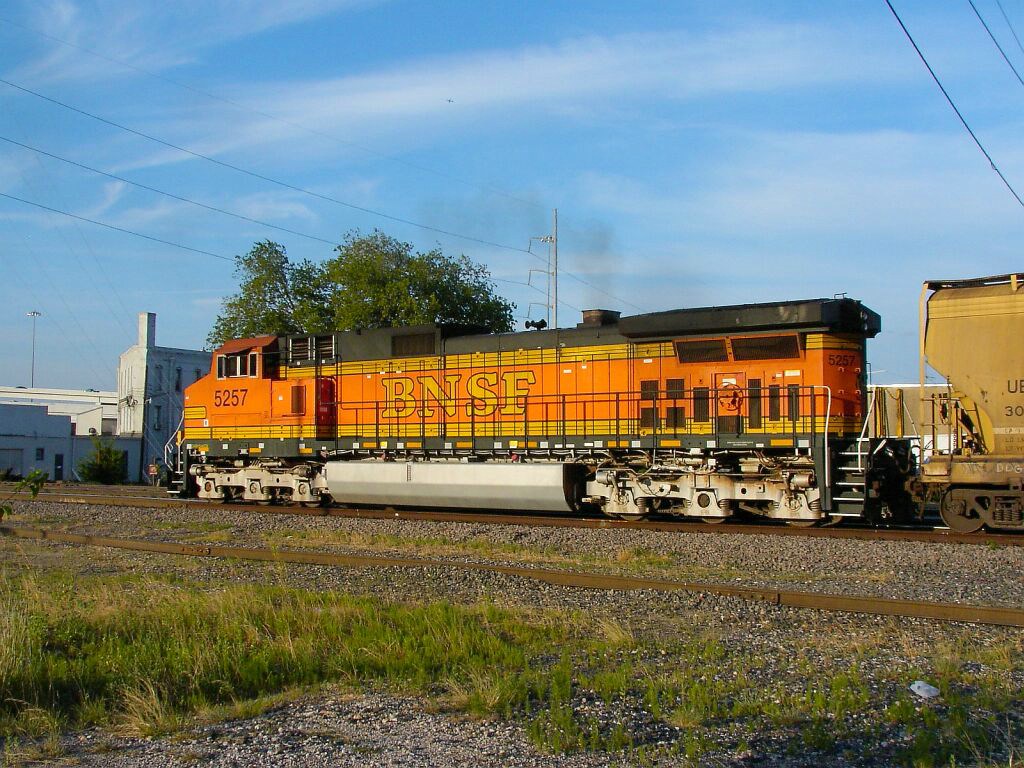 BNSF 5257